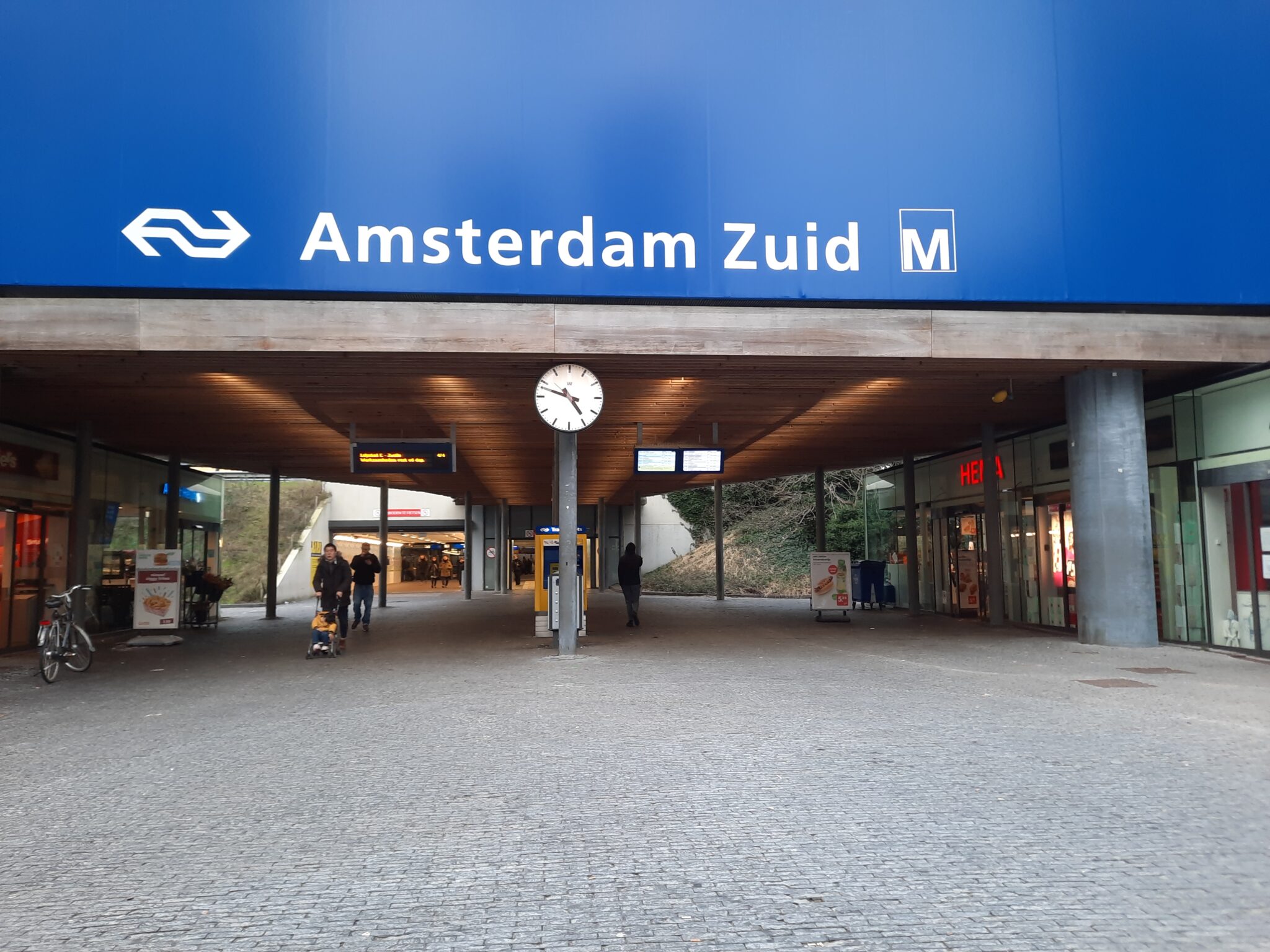 Hotel Review: Crowne Plaza Amsterdam South to the city center easily ...